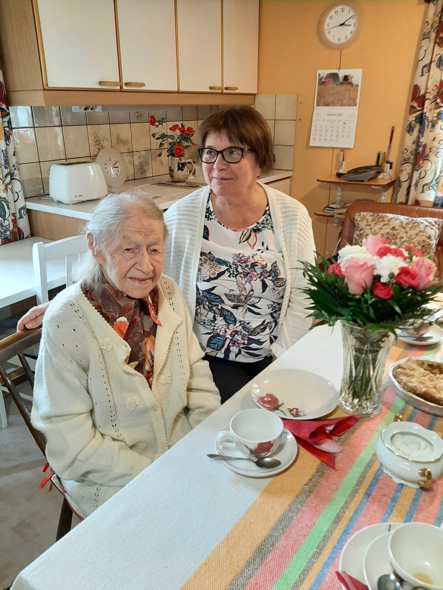 Onnittelukäynti suvun vanhimman luona – Lakkojen sukuseura